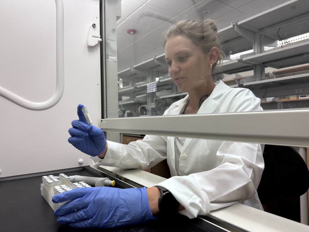 Nicole Foster prepares for eDNA extraction – News