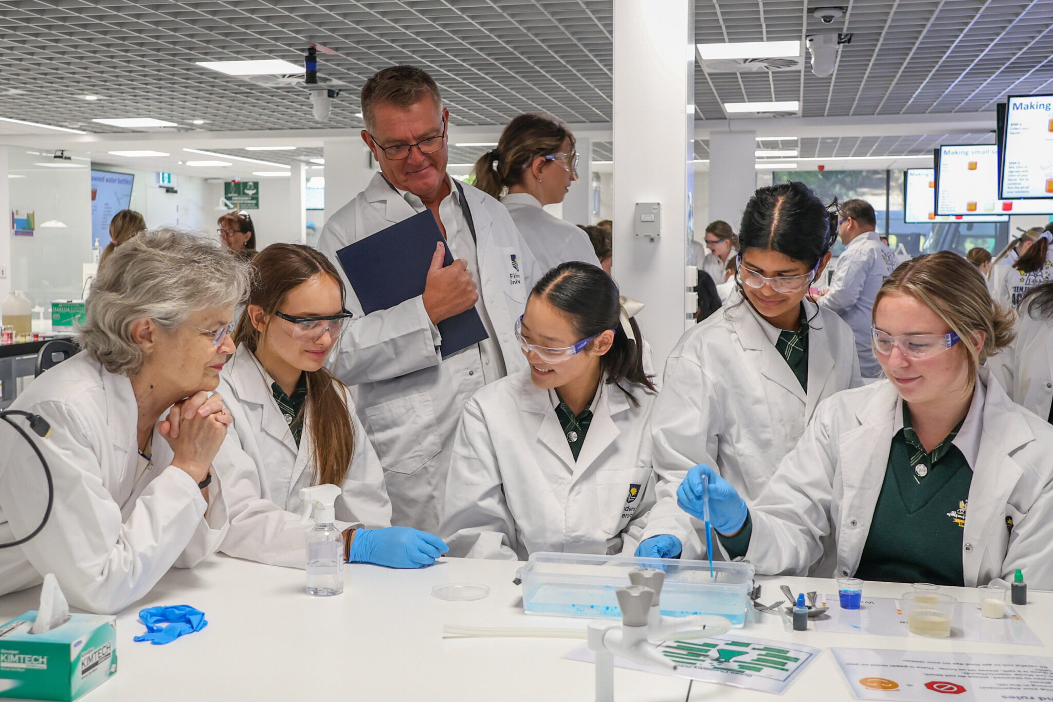 New high-tech labs encourage more girls and women in STEM – News